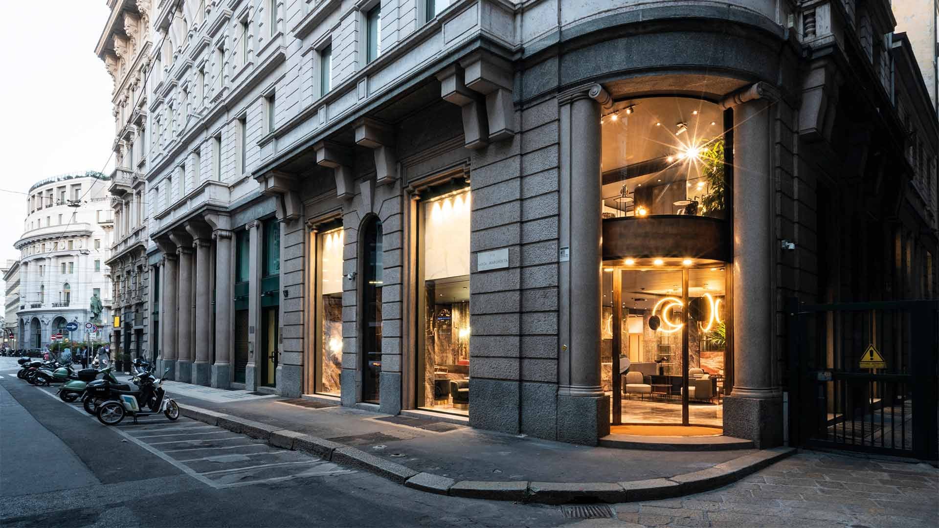 ICG GALLERY MILANO (via S. Margherita 4) e POESIS MATERIAE by ZAHA ...