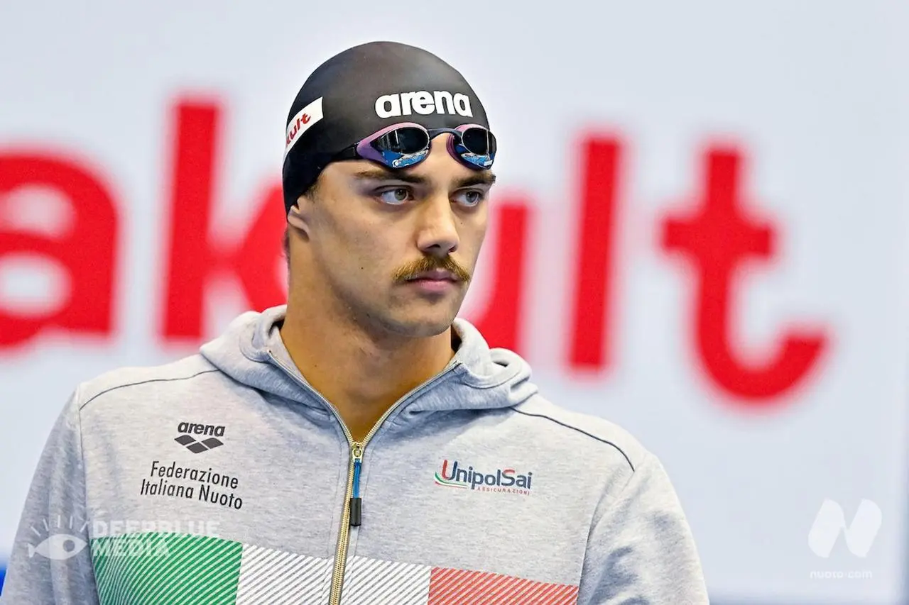 Thomas Ceccon in CdM senza baffi.