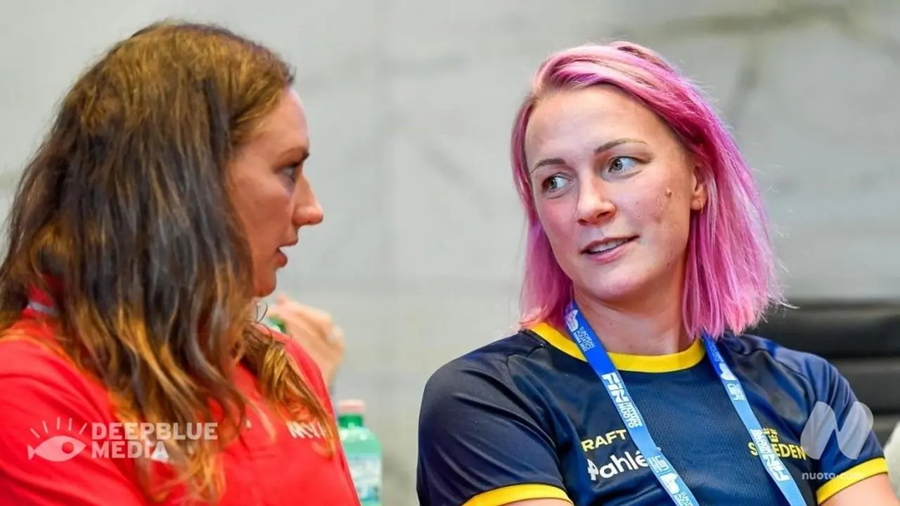 Sarah Sjostrom supera Alexander Popov.