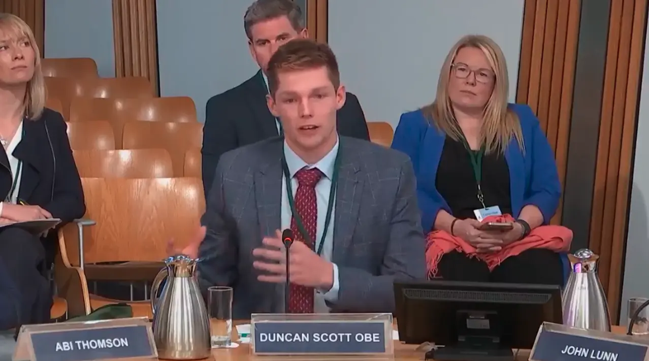 Duncan Scott in in Parlamento per discutere del futuro delle piscine ...